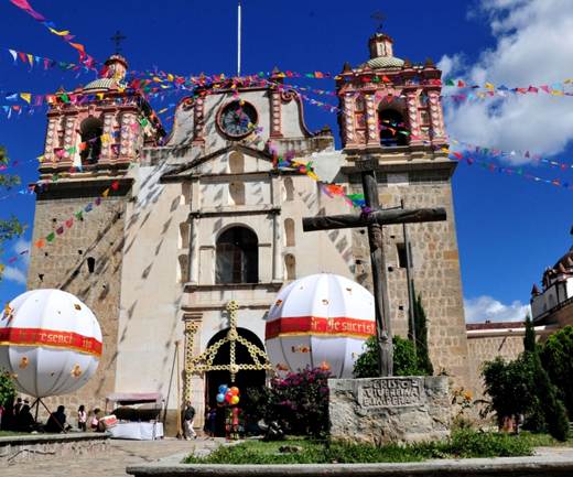 Visiting Oaxaca: Tlacolula de Matamoros | Esperanza Education